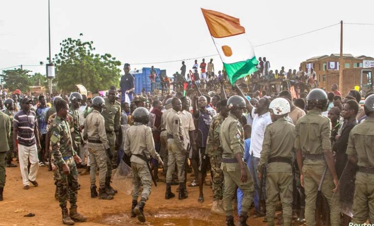 After Terrorism, Rebellion "Blocks" Niger's Arteries - En.ImArabic