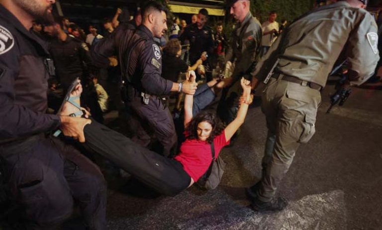 Netanyahu between Street Anger and the Grip of the Right... Limits of ...