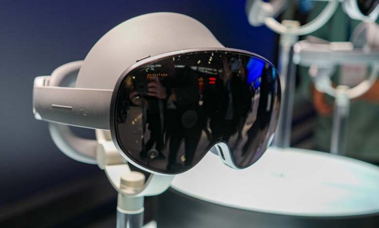 Google and Samsung Are Working on Android XR Smart Glasses: A Glimpse ...